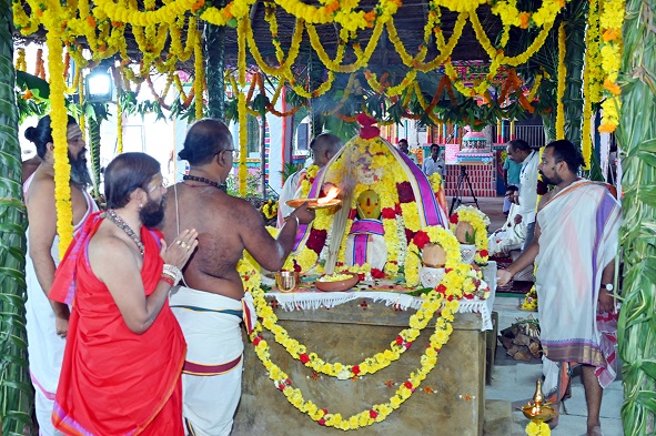 చతుర్వేదహవన సహిత మహా కుంభాభిషేకం రెండవ రోజు, స్వయంభు శ్రీ వరసిద్ధి ...