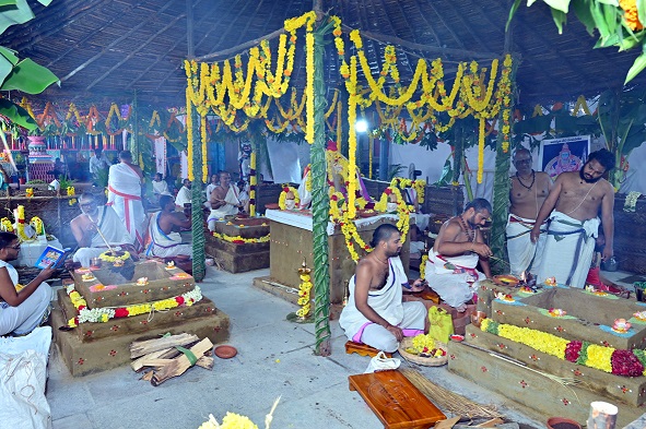 చతుర్వేదహవన సహిత మహా కుంభాభిషేకం రెండవ రోజు, స్వయంభు శ్రీ వరసిద్ధి ...