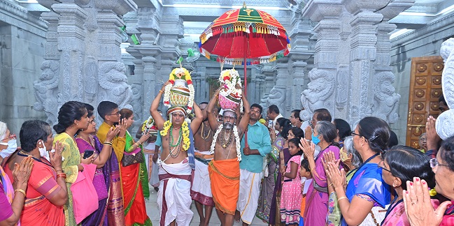 వేద పండితుల నడుమ ఐదవ రోజుకు చేరిన వినాయకుని కుంభాభిషేకం - NRI2NRI.Com