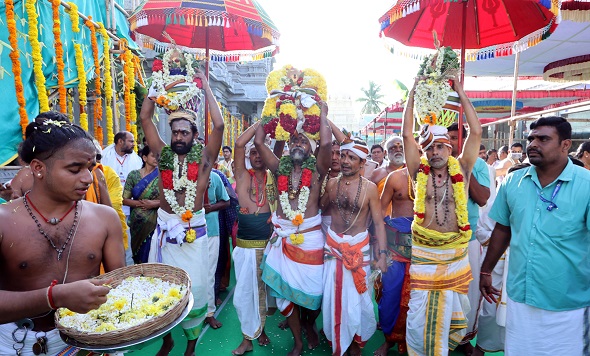 వెయ్యేళ్ళు చెక్కు చెదర కుండా కాణిపాకం వినాయకుని గుడి పునర్నిర్మాణం ...