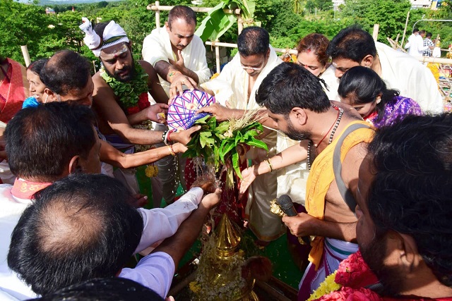 వెయ్యేళ్ళు చెక్కు చెదర కుండా కాణిపాకం వినాయకుని గుడి పునర్నిర్మాణం ...