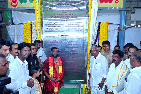 వెయ్యేళ్ళు చెక్కు చెదర కుండా కాణిపాకం వినాయకుని గుడి పునర్నిర్మాణం ...