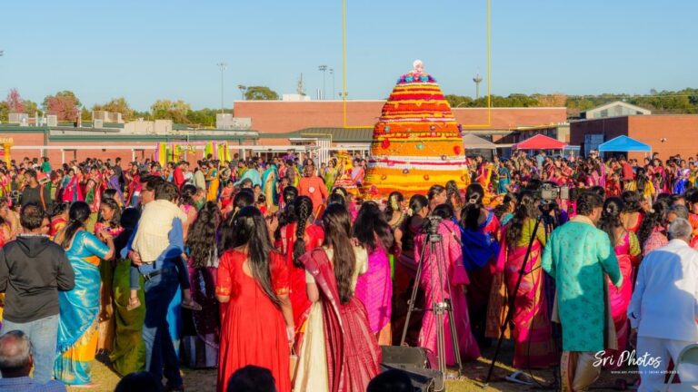 15 అడుగుల బతుకమ్మతో అంగరంగ వైభవంగా గేట్స్ బతుకమ్మ సంబరాలు @ Atlanta ...