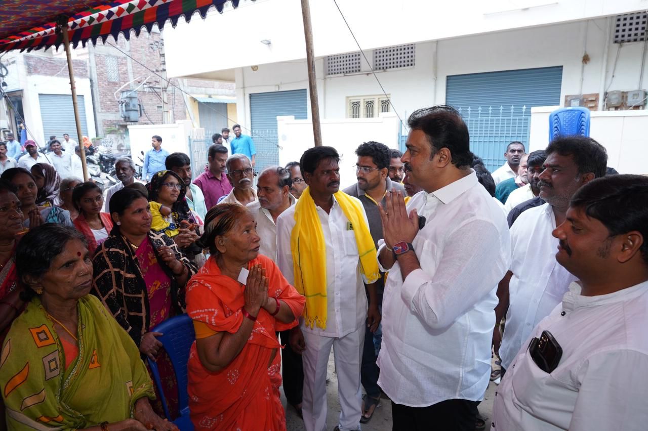 పేద మహిళలకు 1000 ప్రెజర్ కుక్కర్లు అందజేసిన Mannava Mohana Krishna ...