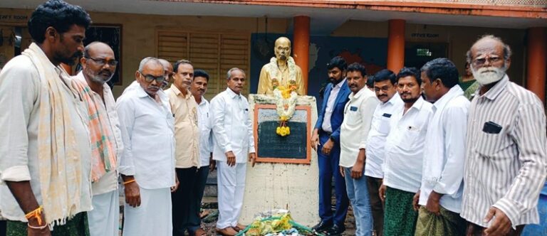 తను చదువుకున్న పాఠశాలలో నాట్స్ అధ్యక్షులు శ్రీహరి మందాడి కి ఘన స్వాగతం ...